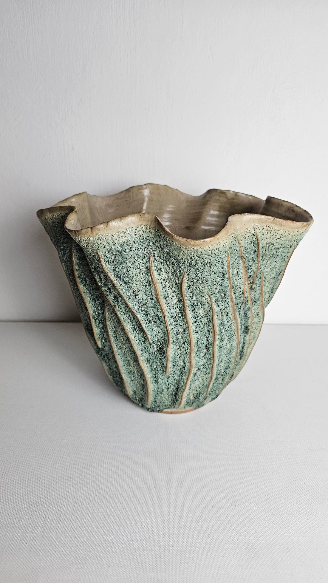 Chomcharm's Atlantis Wave Handcrafted Ceramic Vase – chomcharm
